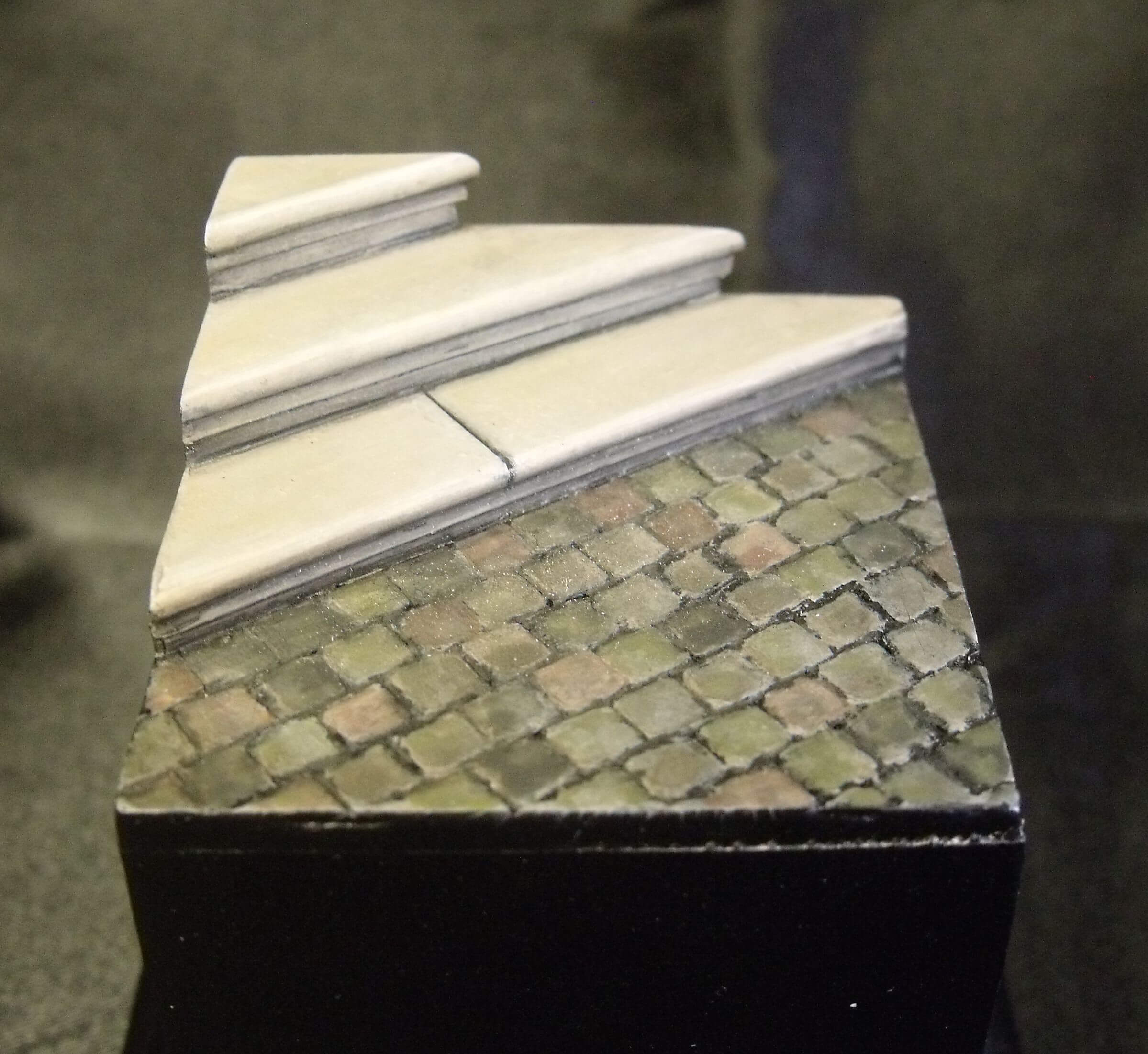 35-26B Resin stairs with wooden base – Black Army Modells