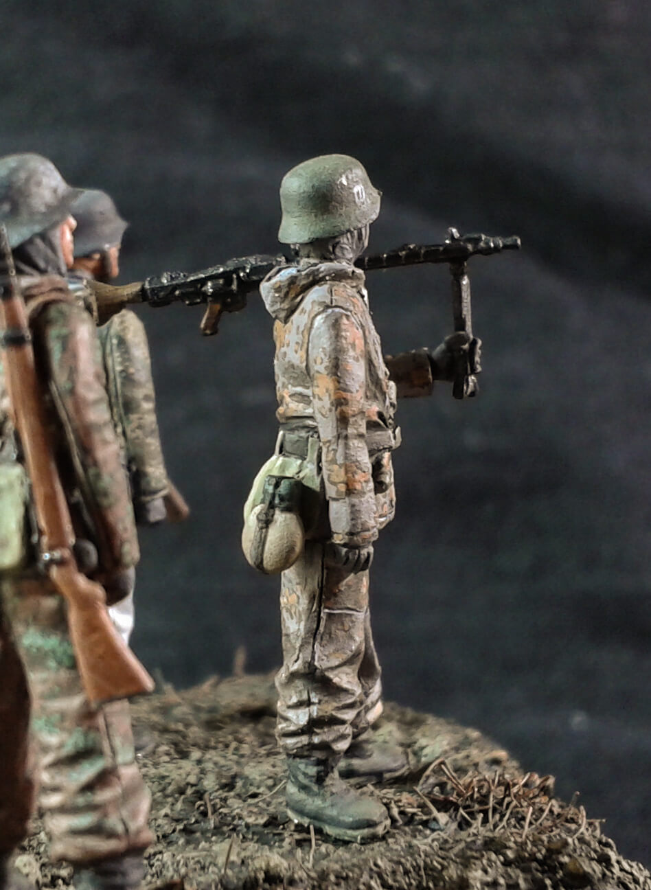 72-08 German MG team in winter dress – Black Army Modells