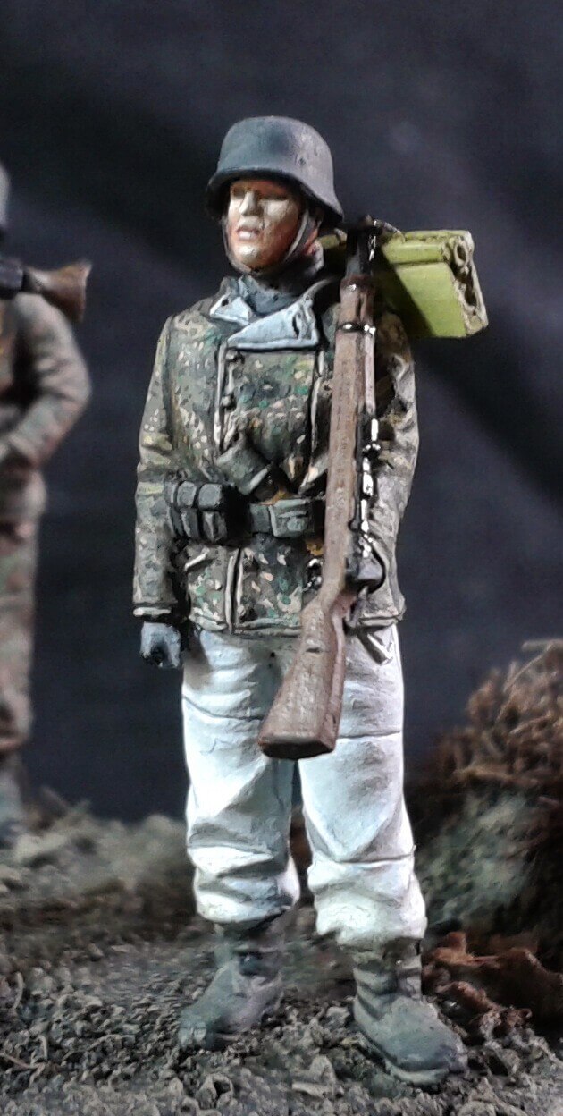 72-08 German MG team in winter dress – Black Army Modells